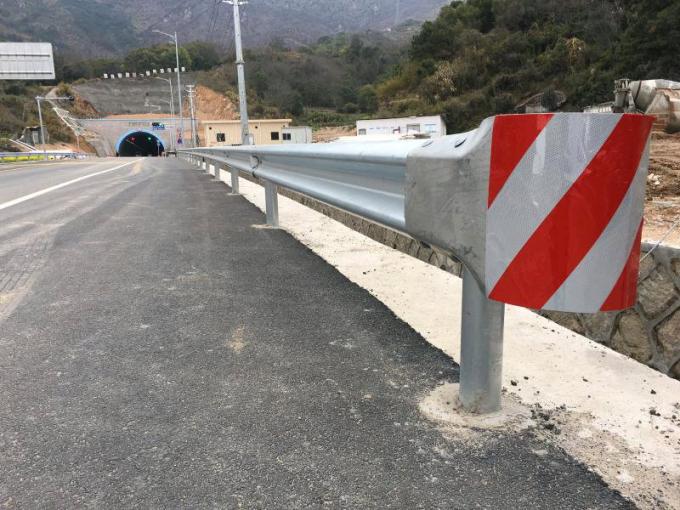 Safety Galvanized W Beam Highway Guardrail with Customized and Powder ...
