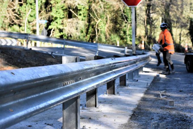 ISO Certified Highway Barrier W Beam Guardrail with Anti-corrosion Coating